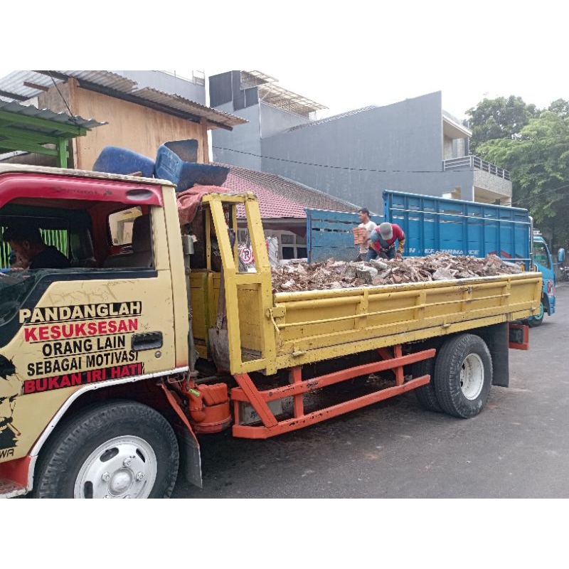 Jual urugan puing,tanah merah dan buang sampahWa083870081233 | Shopee ...
