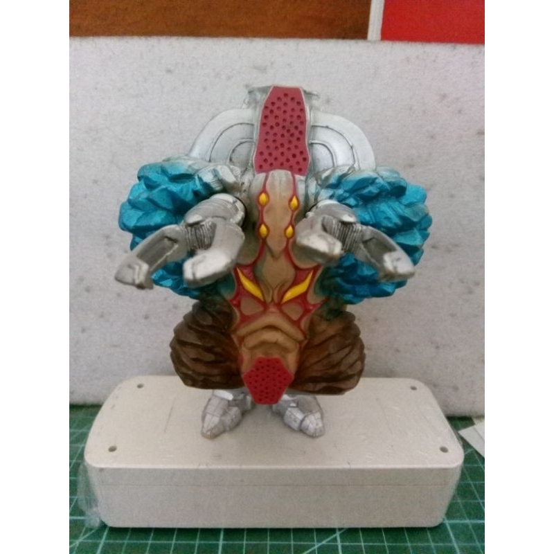 Jual Figure Ultra Monster Ultraman Kaiju Garaon Original Bandai 13,5 Cm ...