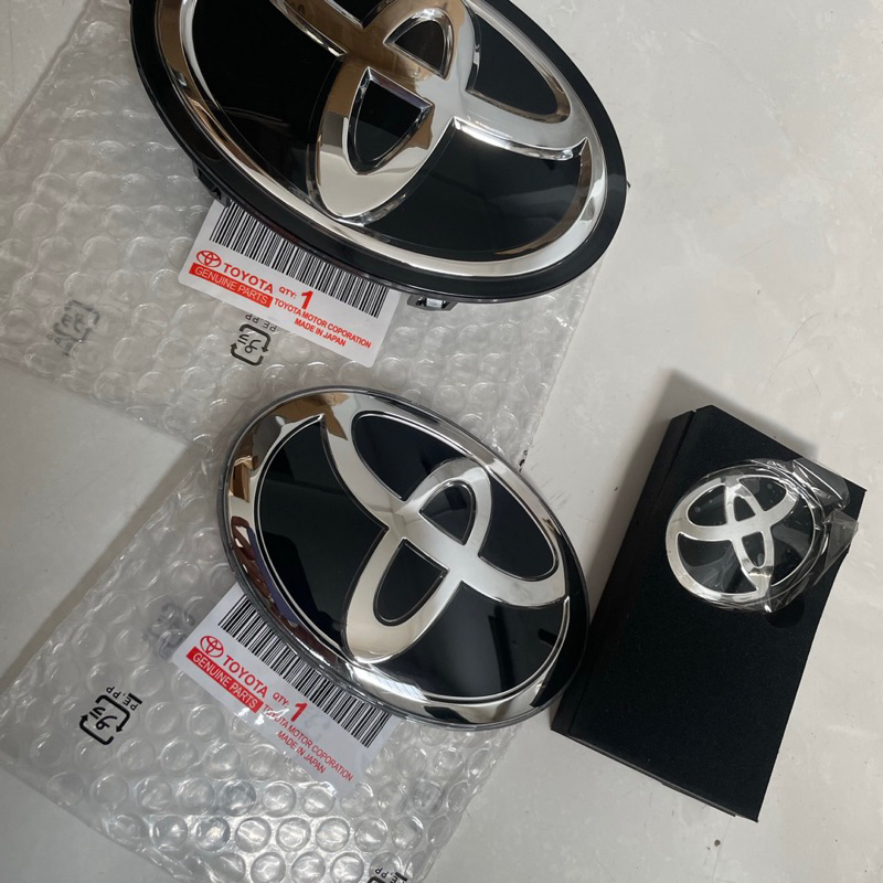 Jual Emblem Toyota black Innova Zenix glass look Glossy depan belakang ...