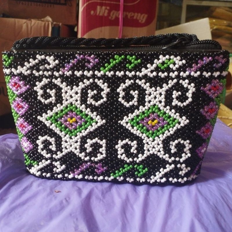 Jual Tas selempang manik motif etnik dayak kalimantan - tas wanita ...