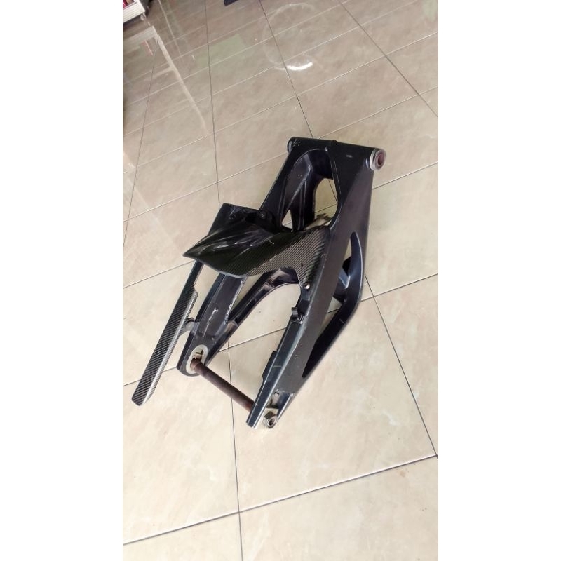 Jual swing arm yamaha r1 kelengkapan sesuai difoto tanpa monoshock ...
