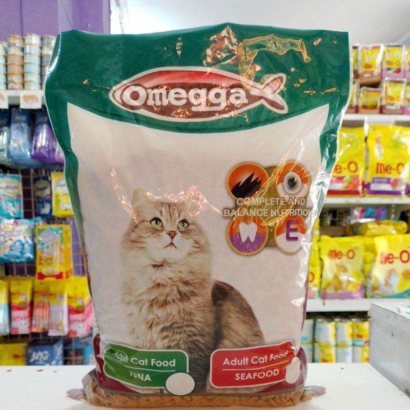 Jual Omega Cat Tuna (paket 10kg) freshpack bentuk segitiga link Gojek ...