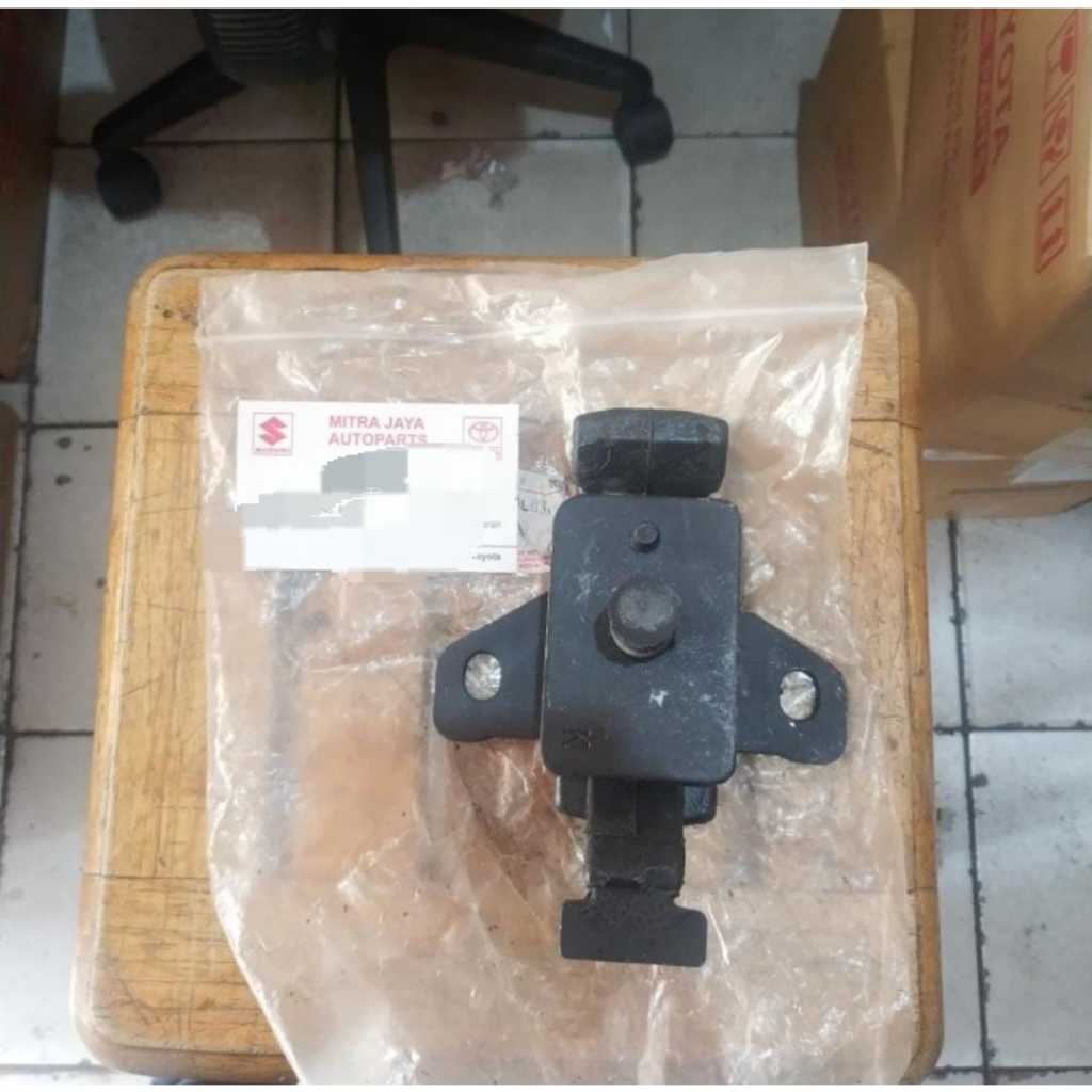 Jual Karet Engine mounting Mesin Innova Fortuner Hilux Diesel ORIGINAL ...