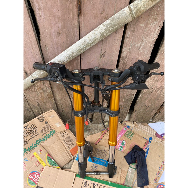Jual Up side Down USD shock shockbreaker depan yamaha r15 v3 vva | Shopee Indonesia