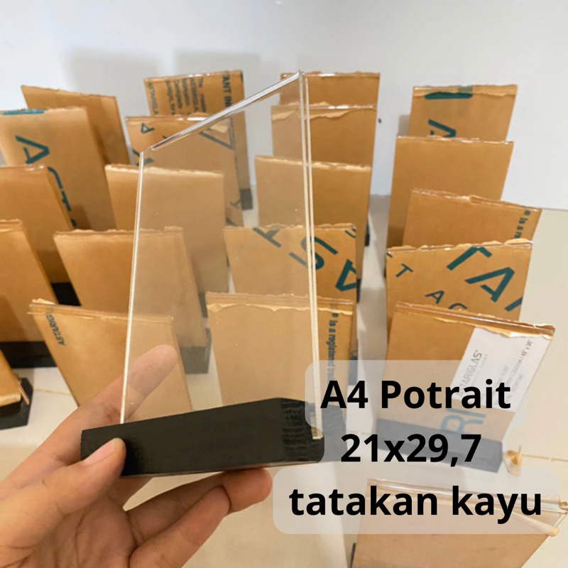 Jual akrilik stand A4 frame foto / brosur/ Qris tatakan kayu | Shopee ...