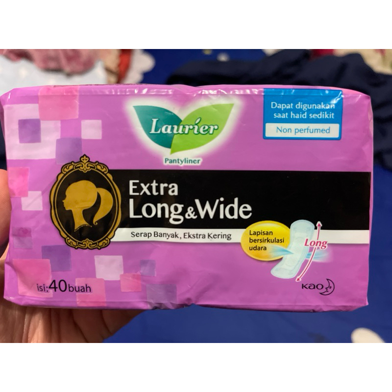 Jual Pantyliner Laurier Long & wide non perfumed 40 buah (9 pak ...