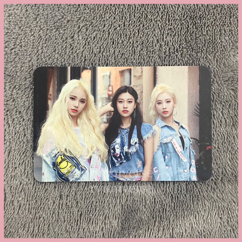 Jual Loona OEC Odd Eye Circle Mix and Match Limited Group Photocard | Shopee Indonesia