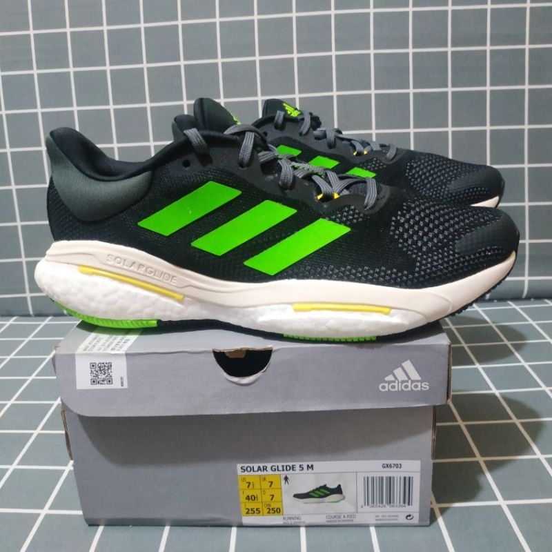 Jual Sepatu Lari Adidas Solar Glide 5 Black Green Men's Original GX6703 ...