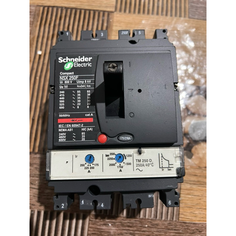 Jual MCCB Schneider NSX250F 3x250A LV431630 NSX 250 F 3P 250A TM250D ...