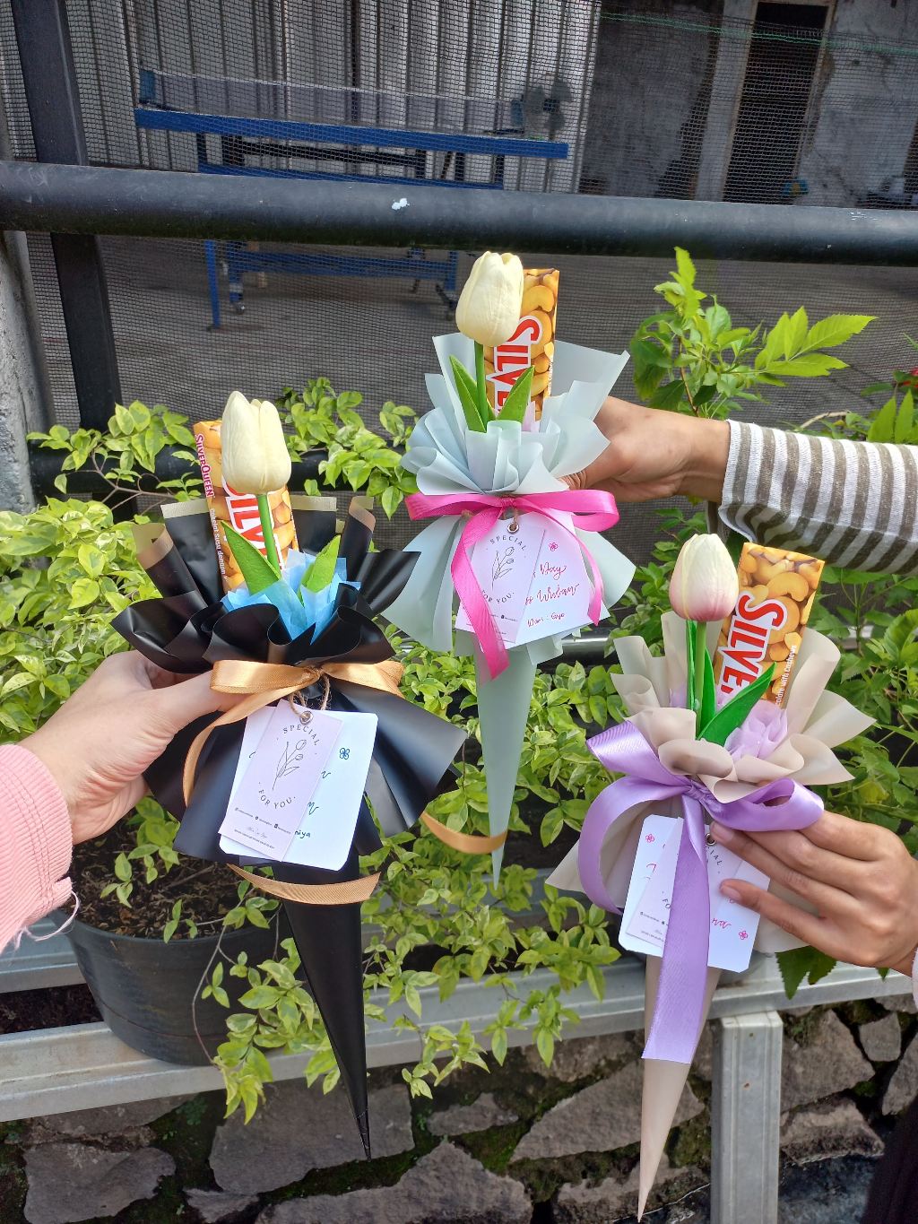 Jual Buket Coklat/Flower Bouquet/Hadiah Hari Guru/buket Wisuda/Buket ...