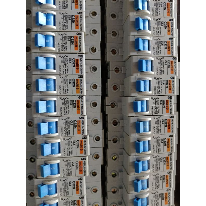 Jual mcb PLN 1 phase merlin gerin | Shopee Indonesia