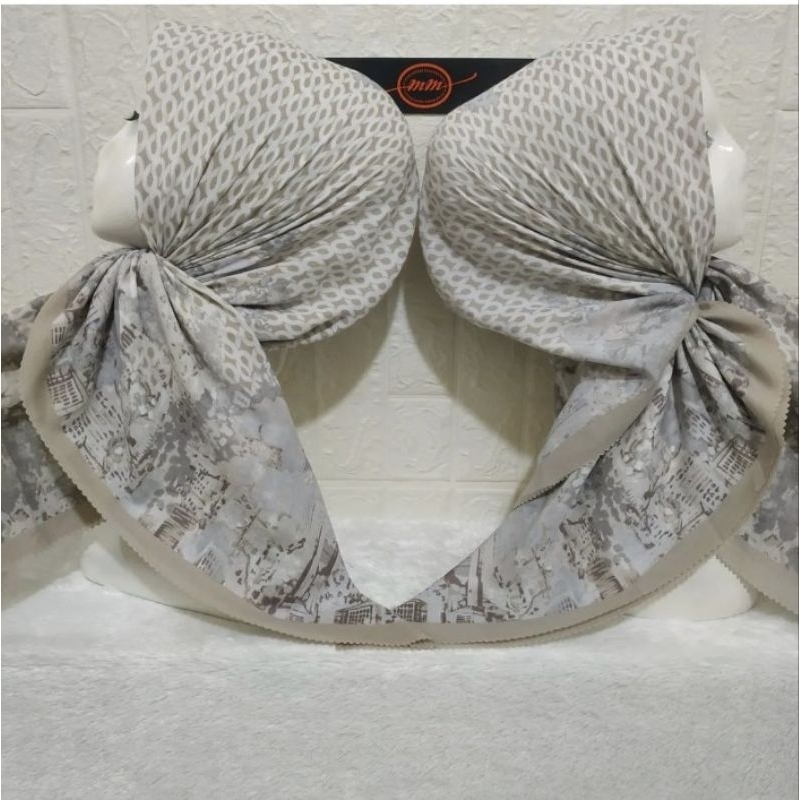 Jual HIJAB SEGI EMPAT VOAL MOTIF NEWYORK PUTIH COKSU | Shopee Indonesia