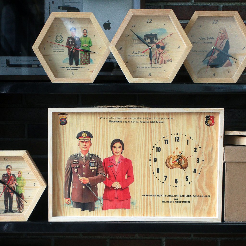 Jual Jam Dinding Kayu Custom Foto ukuran Besar - Jam dekorasi Aestetic ...