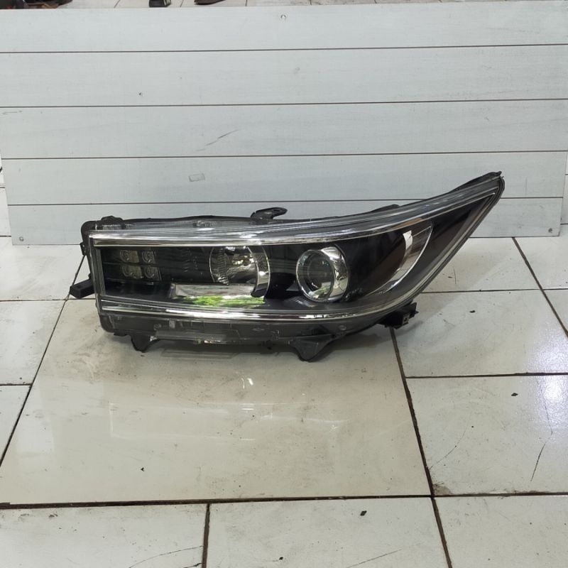 Jual headlamp Innova reborn venturer kiri second copotan original mulus ...
