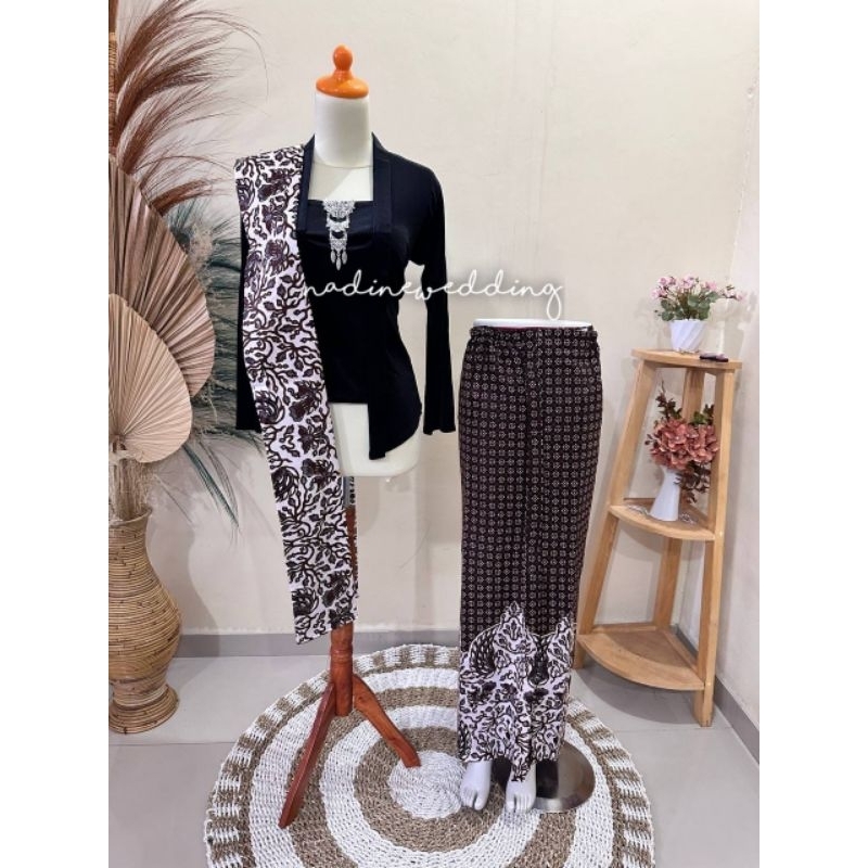 Jual Kebaya Bludru Kutubaru, Jarik Instan + Selendang Jarik / Motif ...