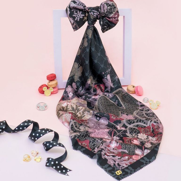 Jual Hijab Buttonscarves Motif The Dream Park X Mickey Mouse Series ...