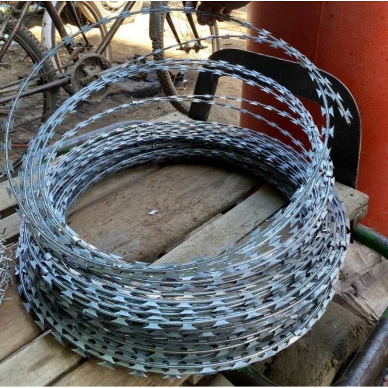 Jual KAWAT DURI SILET RAZOR WIRE BTO 22 1 ROLL +- TARIKAN BULAT 7 METER ...