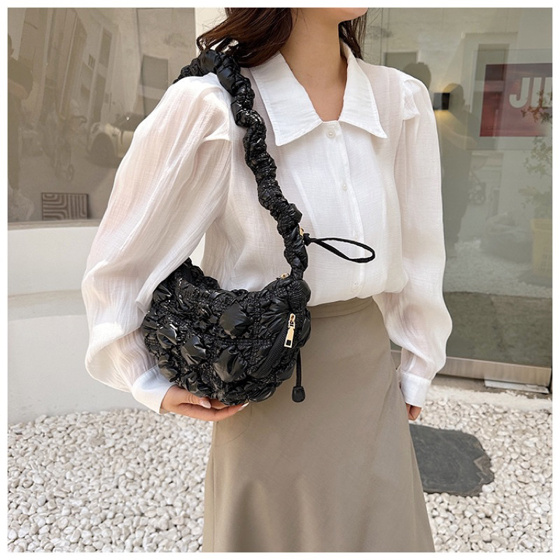 Jual CARLYN GLOSSY COZY BAG/ PUFFY BAG CARLYN/ TAS BAHU CARLYN KOREA ...