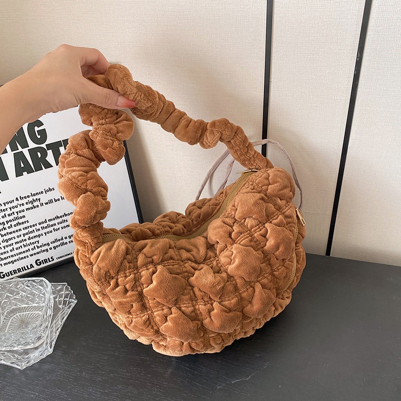 Jual Carlyn Sling Bag Velvet Tas Carlyn Bag Korea Import Puffy Cozy ...