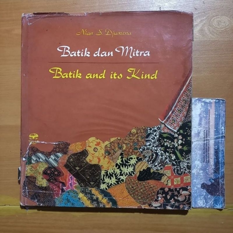 Jual Buku Batik dan Mitra - Batik and Its Kind - Nian S. Djumena ...