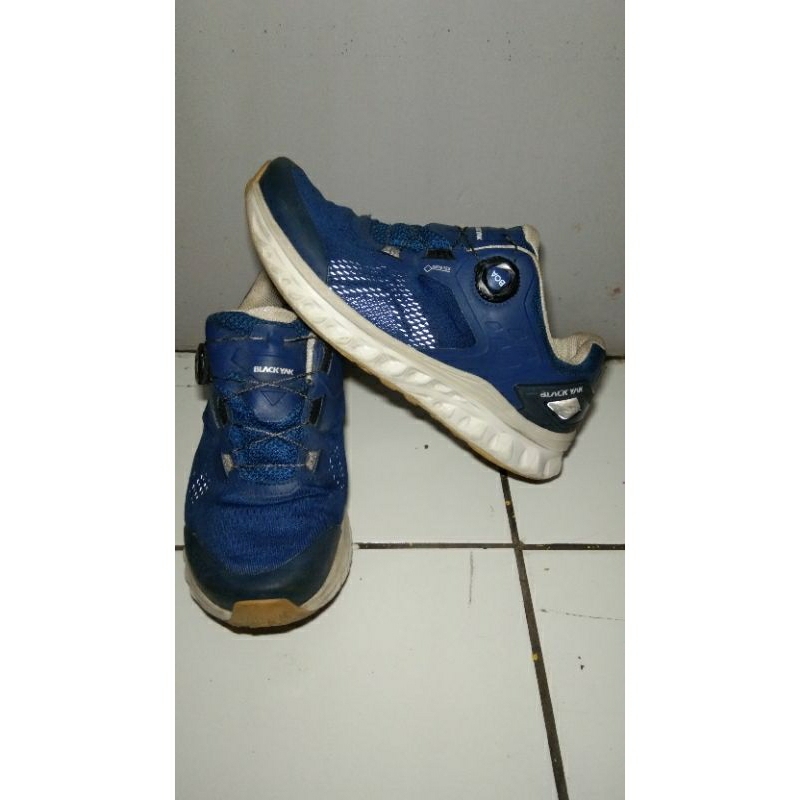 Jual Sepatu second original Black Yak Gore-tex | Shopee Indonesia