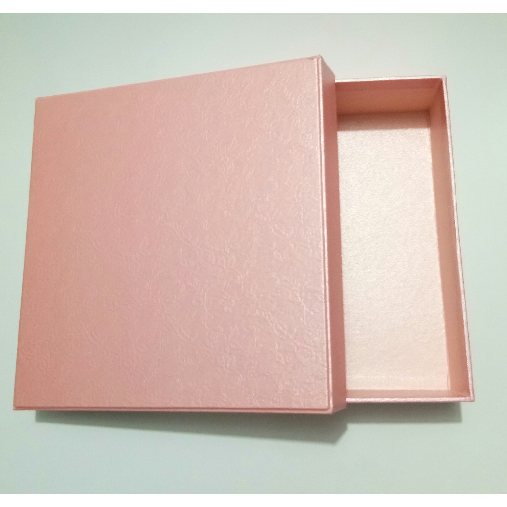 Jual Gift Box Kotak Kado Mini 19x19x2,5 / Kotak Kado Hadiah / Gift Box ...