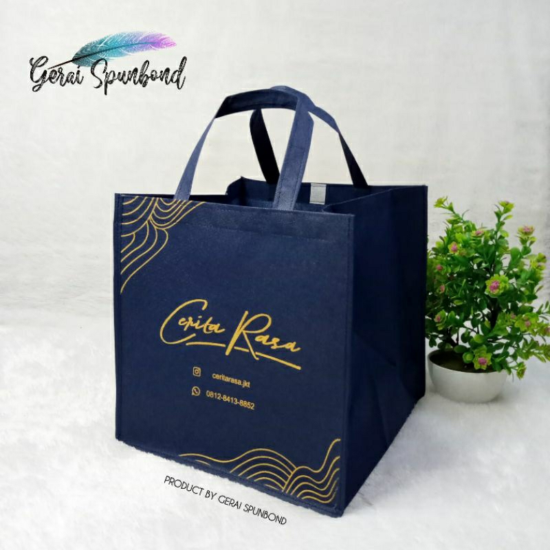 Jual Goodie Bag Spunbond Uk. 28cm x 28cm x 28cm Plus Sablon Custom ...