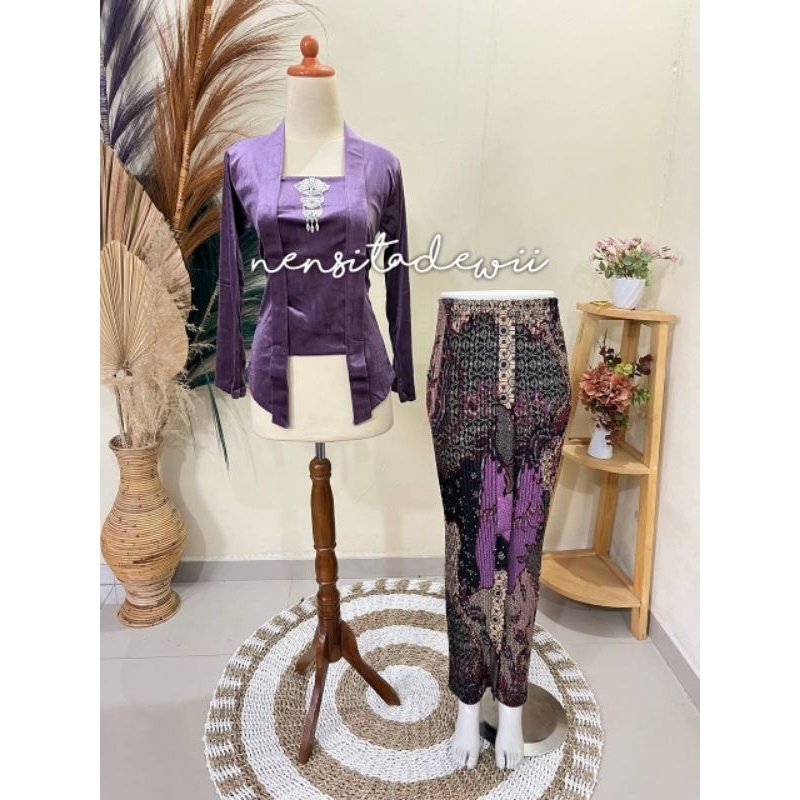 Jual [1 Set, Ungu Taro] Kebaya Kutubaru + Rok Plisket / Motif Saffron ...