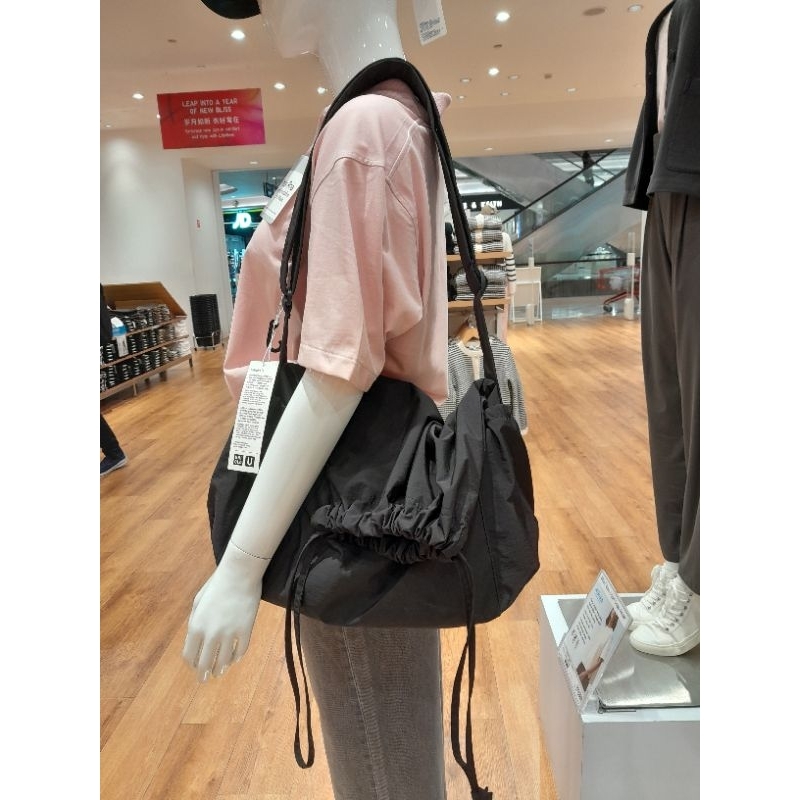 Jual UNIQLO ORIGINAL ASLI READY Tas Slempang Tote Bag Parasut Selempang ...