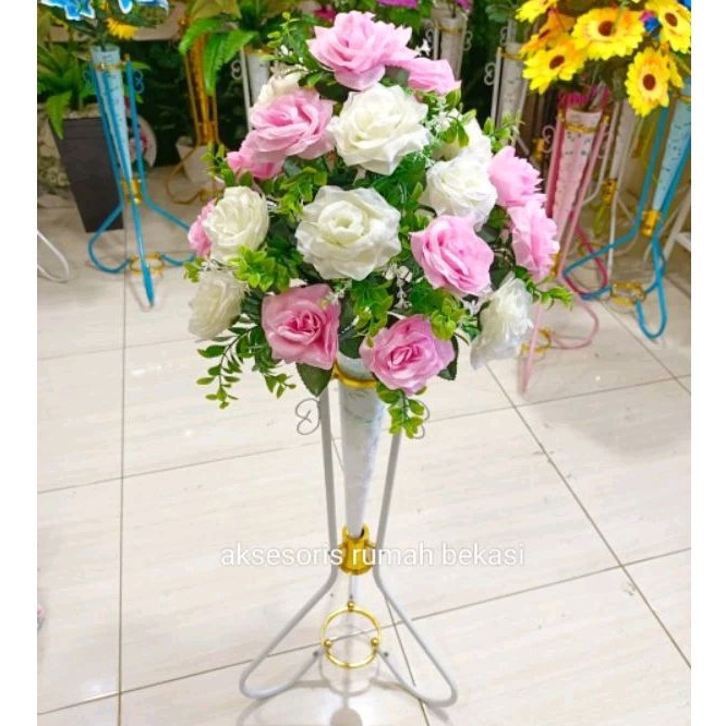 Jual RANGKAIAN BUNGA MAWAR ARTIFICIAL KOMBINASI DENGAN POT STANDING ...
