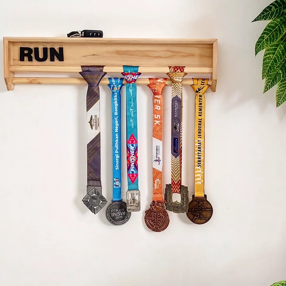 Jual Penjualan Kejutan EIJI Gantungan Medali Minimalis Medal Display ...