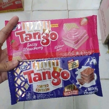 Jual Tango wafer rasa Sassy Strawberry / Milky Chocolate per varian ...