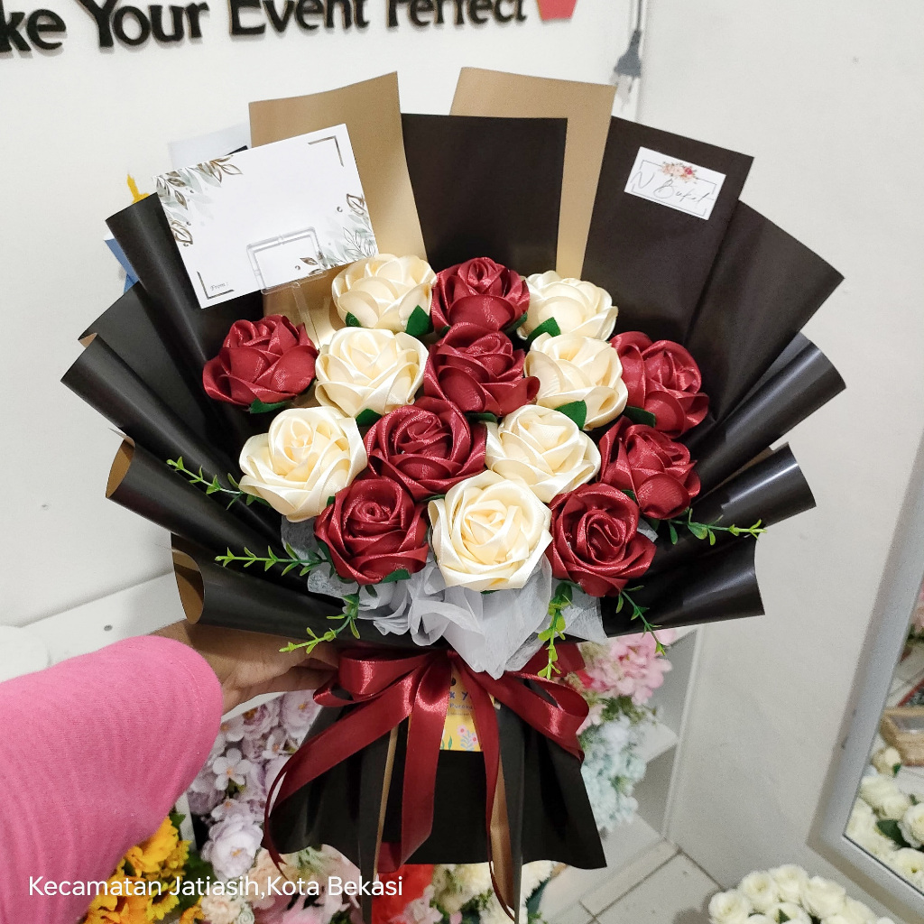 Jual BUKET BUNGA 15 TANGKAI MAWAR PITA SATIN BISA CUSTOM | Shopee Indonesia