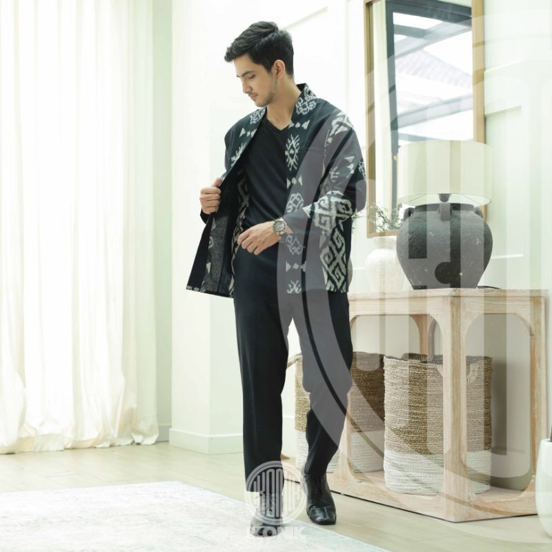 Jual IKONIK BAJU TENUN OUTER PRIA LENGAN PANJANG (BLACK KNIGHT IVORY ...