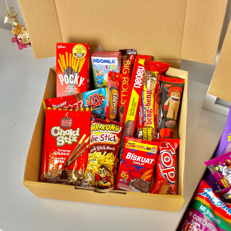 Jual [Snack box Custom] Kado ulang tahun cewek cowok custom | kado ...