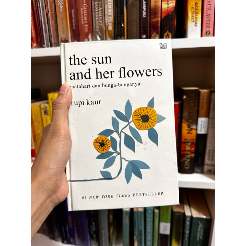 Jual THE SUN AND HER FLOWERS HARD COVER - RUPI KAUR | Shopee Indonesia