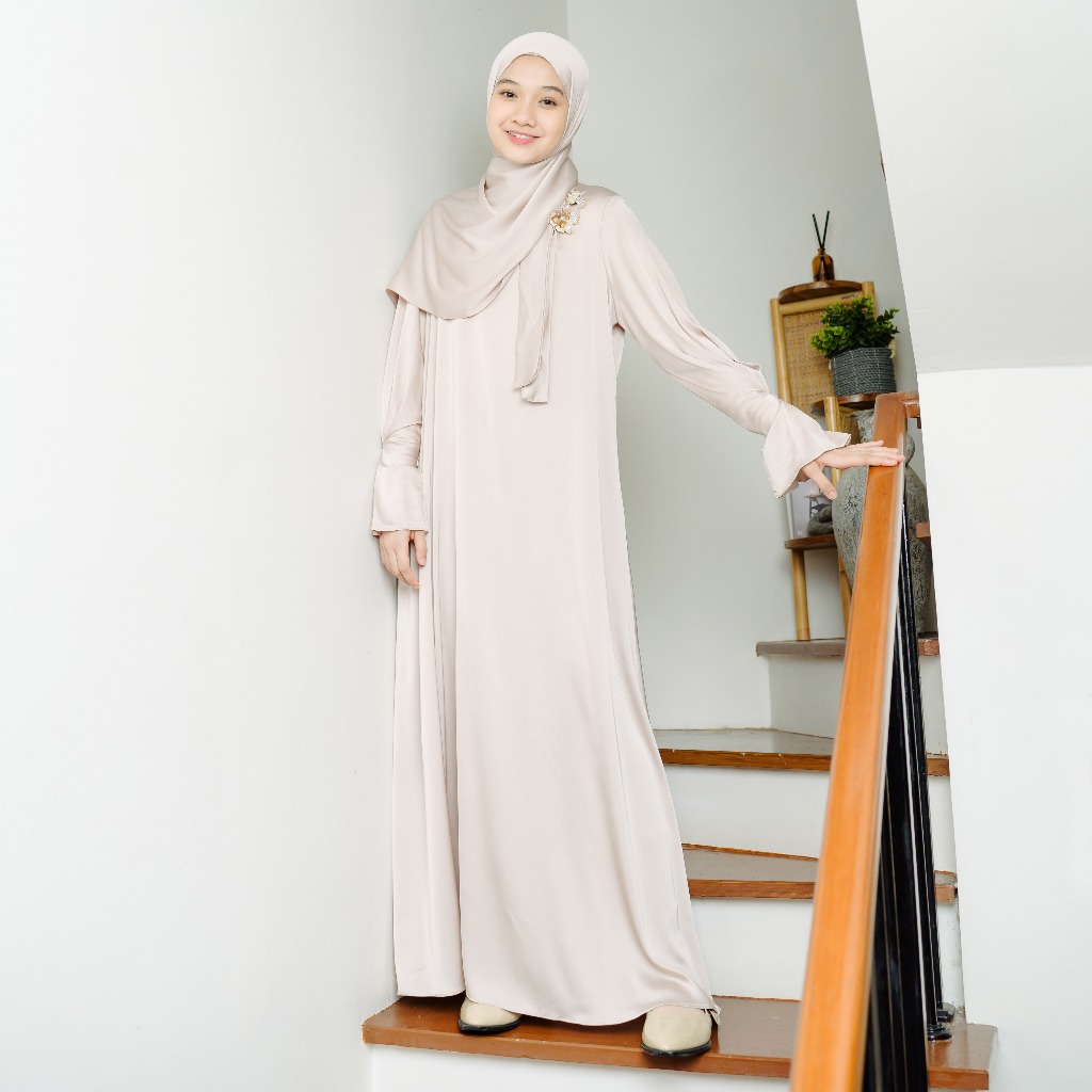 Jual Lozy Hijab - Sabine Silk Dress (Gaun Silk Dress Premium) | Shopee ...