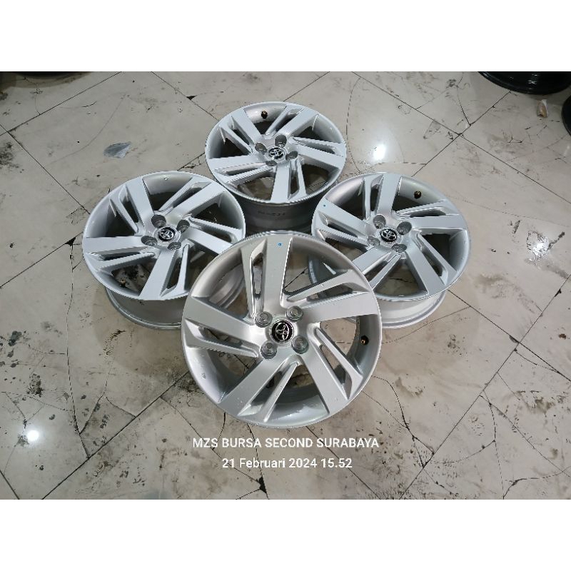 Jual Velg toyota raize ring 16x6 pcd 4x100 et 40 silver | Shopee Indonesia