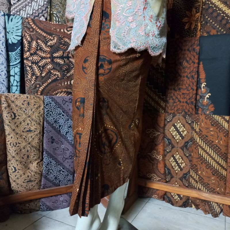 Jual Rok Wiru Kemeja Batik Motif Ratu Ratih dan Jarik Sogan Batik ...