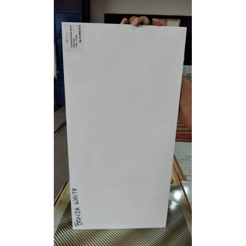 Jual Keramik Platinum putih polos 30x60 rectified / cutting | Shopee ...