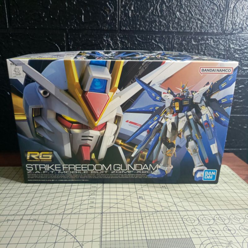 Jual BOX RG 1/144 STRIKE FREEDOM GUNDAM BANDAI | Shopee Indonesia