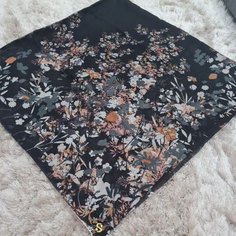Jual UMAMA MOTIF SCARF PARIS BUNGA TENGAH POLOS | Shopee Indonesia