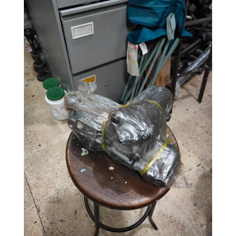 Jual gearbox gear box girbox gir box rumah power stering steering Jeep ...