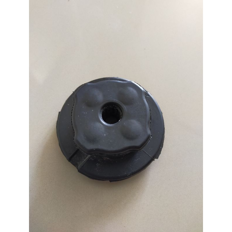Jual Karet dudukan support shock breaker belakang bawah Toyota Vios new ...