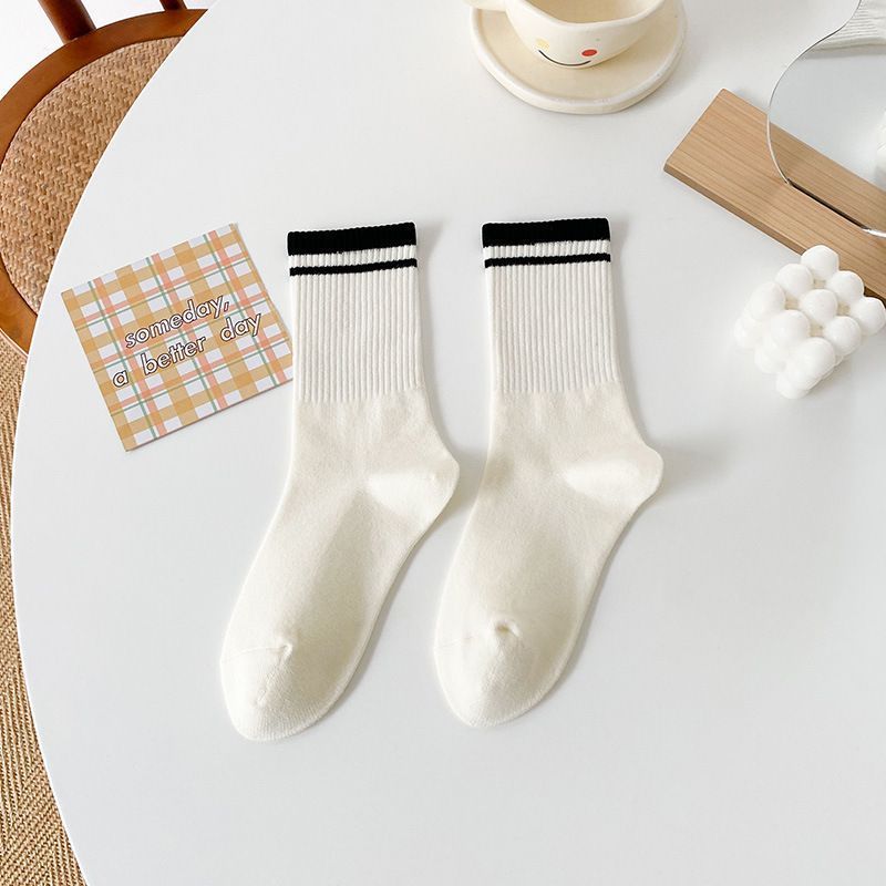 Jual •OKEY BELI•KK1506 Kaos Kaki Pria Wanita Panjang Motif Polos Garis ...