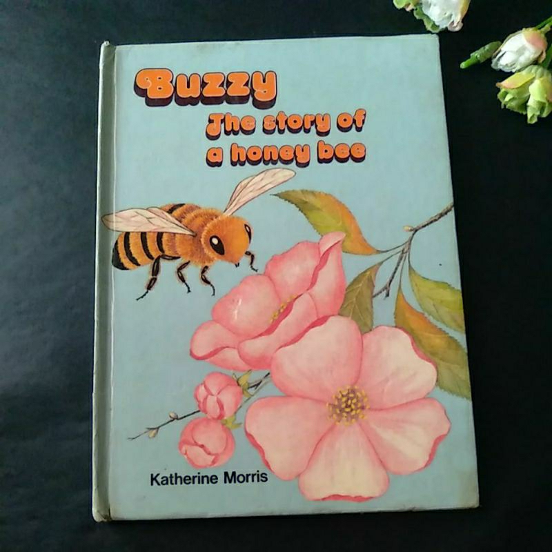 Jual buku Buzzy The story of a honey bee oleh Katherine Morris preloved ...