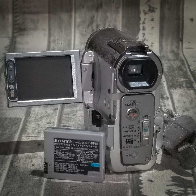 Jual Sony Handycam MiniDV DCR PC350E untested | Shopee Indonesia