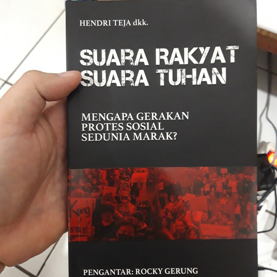 Jual Suara Rakyat Suara Tuhan (edisi langka TTD ROCKY GERUNG) | Shopee ...