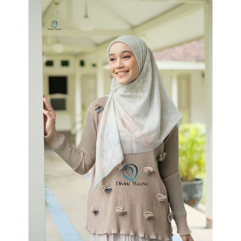 Jual Ravaya Scarf - Hijab Segi Empat Ultrafine Voal | By Divineweave ...