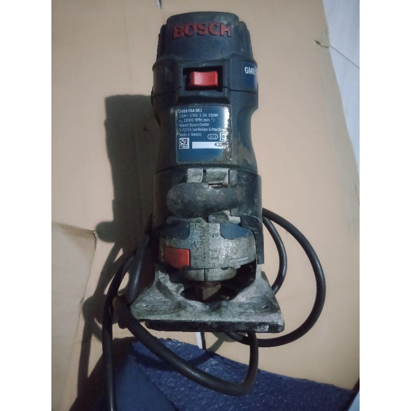Jual profil router Bosch GMR 1 profesional original kondisi second ...